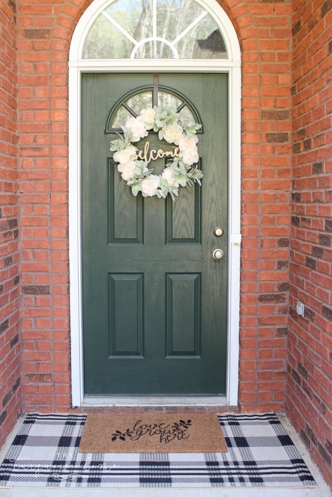How to Customize a Cute DIY Doormat | 