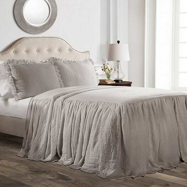 Gorgeous Farmhouse Bedding to Add to Your Room