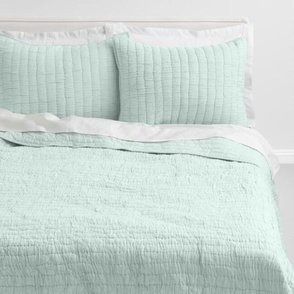 Gorgeous Farmhouse Bedding to Add to Your Room