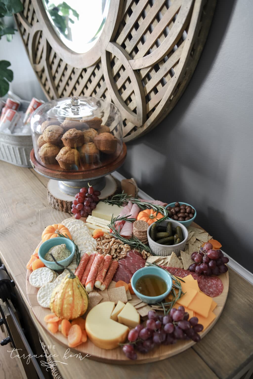 A Casual Friendsgiving Gathering {Hosting and Decor Ideas} - The ...
