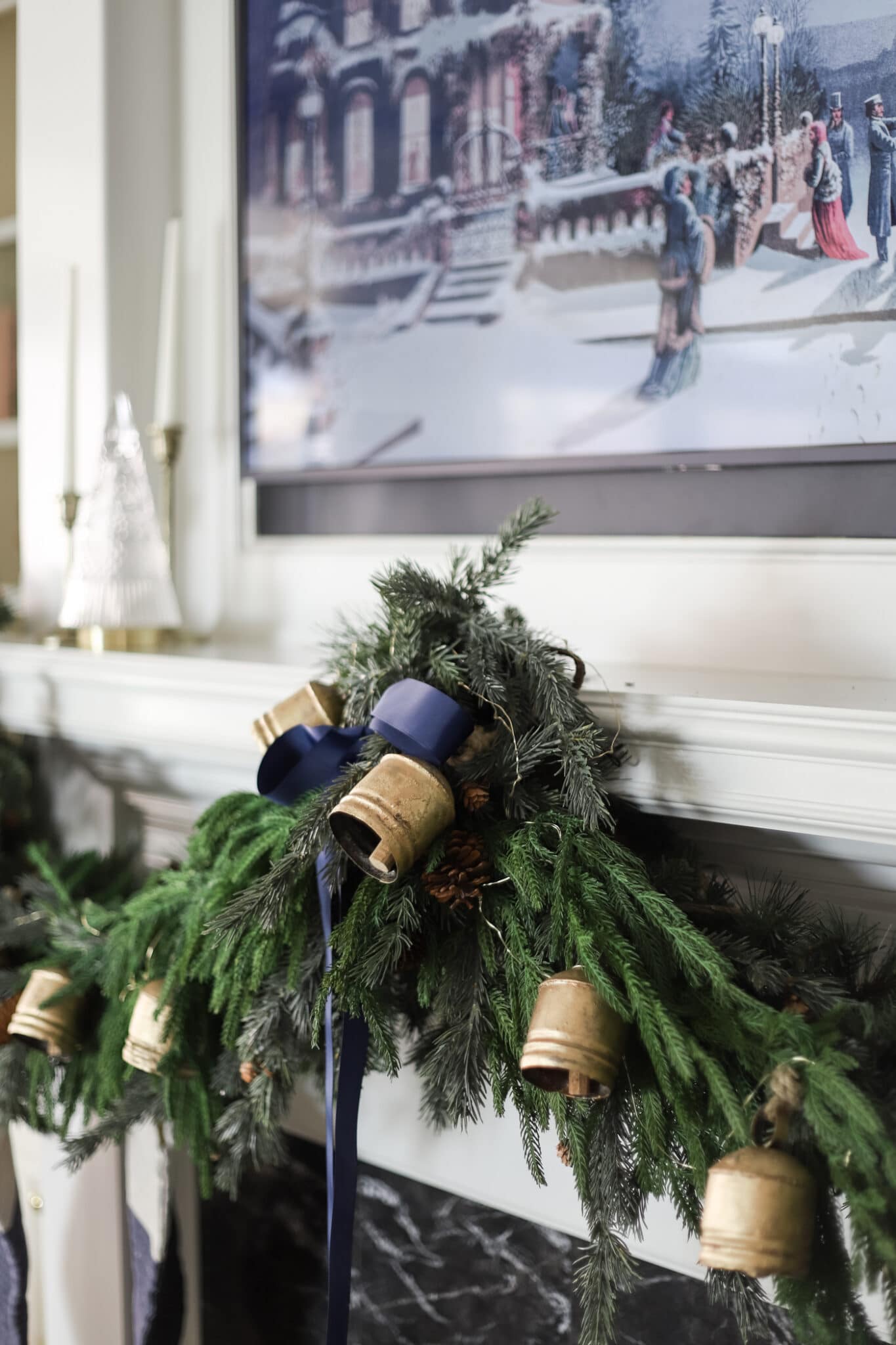 7+ Ways to Decorate with Christmas Ribbon {Sources & Ideas!}