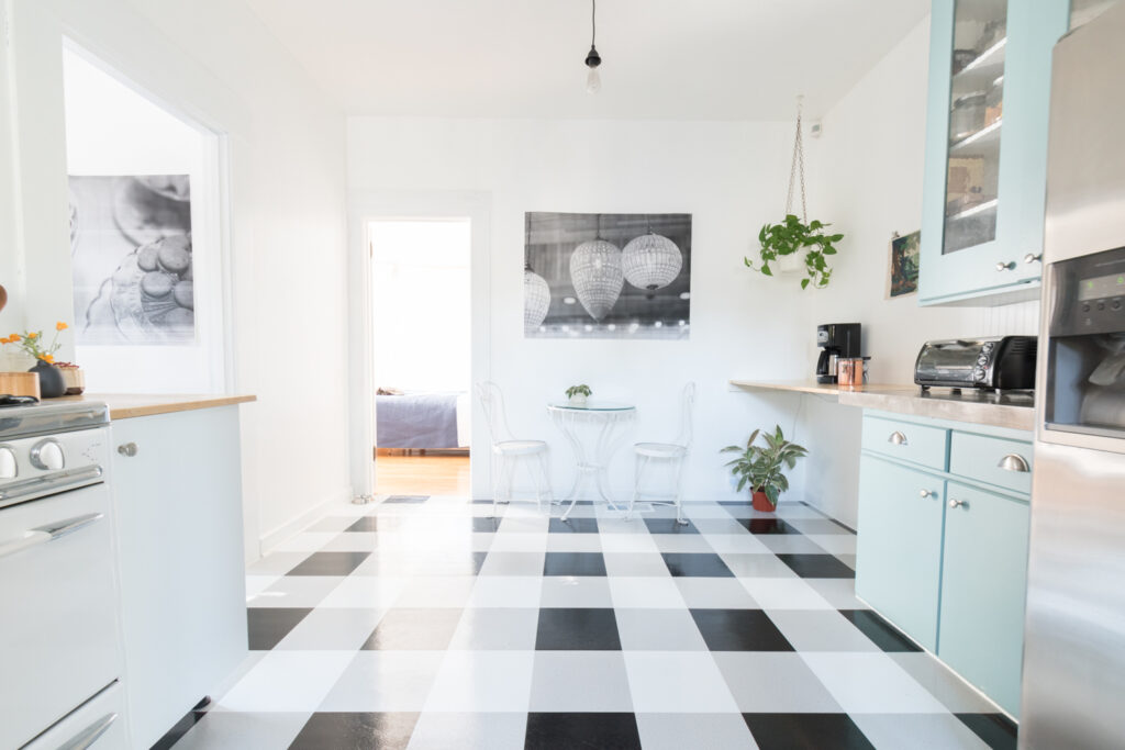 How to Choose the Right Checkered Floor for Your Home